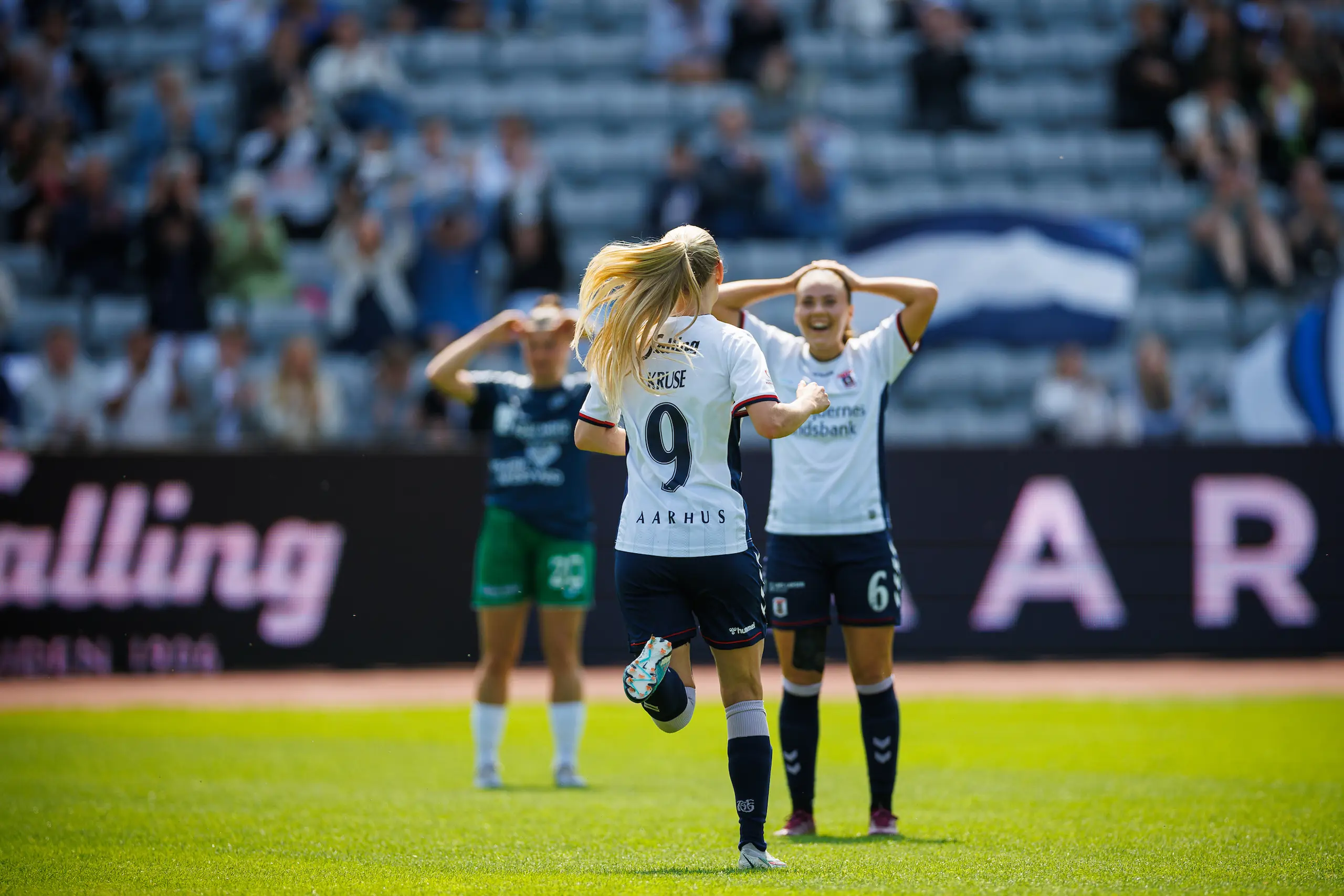 AGF KVINDEFODBOLD: GALLERI - TI NEDSLAG I SÆSONEN