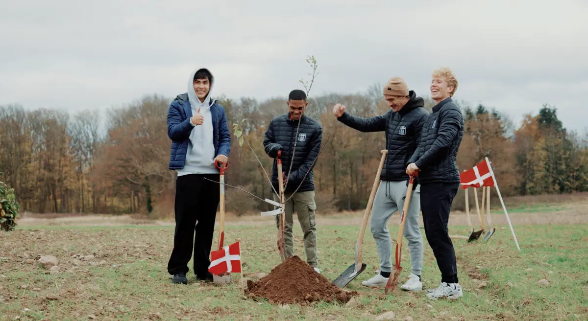 PLANT ET TRÆ MED AGF