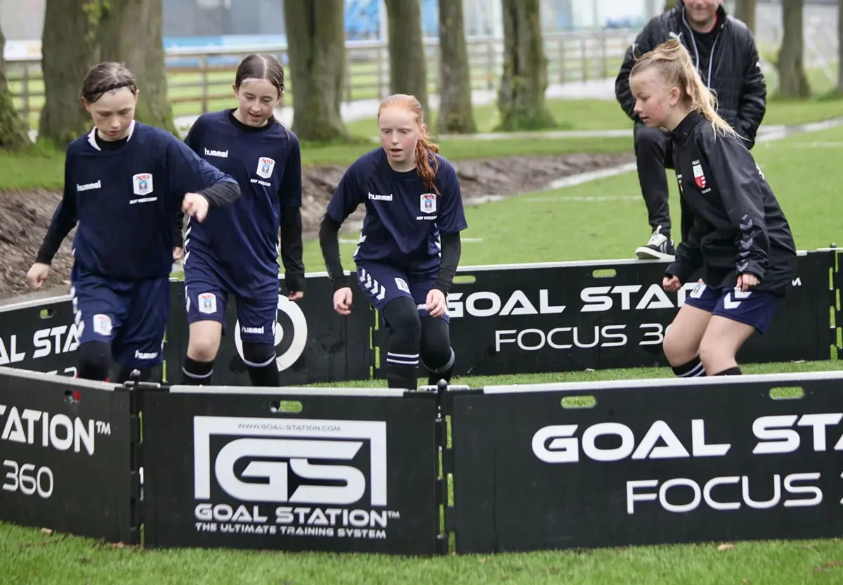 SPIL FODBOLD I PÅSKEFERIEN